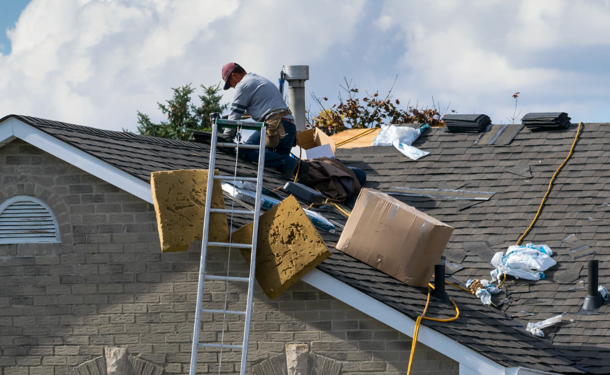 3 Signs That You Need an Emergency Roof Repair » First Out Roofing